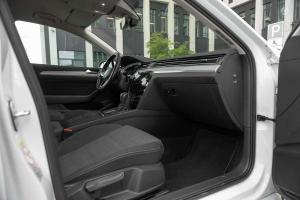 Balts Volkswagen Passat 2021 Viļņa, ar dzinēja tilpumu 1.50 L un nobraukumu 141 tūkst. km par 15500 €, foto 17 vietnē AUTOMOTO.COM.LV