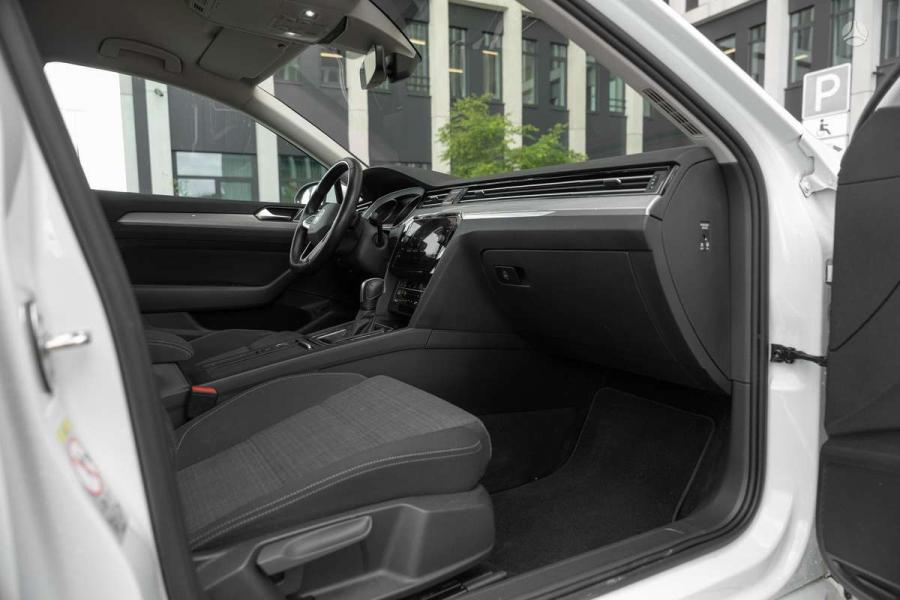 Balts Volkswagen Passat 2021 Viļņa, ar dzinēja tilpumu 1.50 L un nobraukumu 141 tūkst. km par 15500 €, foto 17 vietnē AUTOMOTO.COM.LV