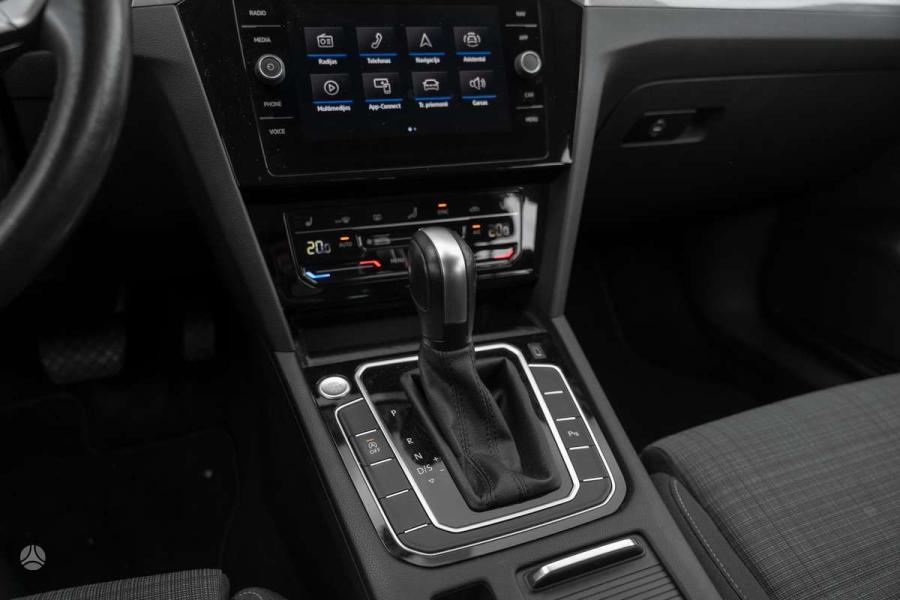 Balts Volkswagen Passat 2021 Viļņa, ar dzinēja tilpumu 1.50 L un nobraukumu 141 tūkst. km par 15500 €, foto 31 vietnē AUTOMOTO.COM.LV