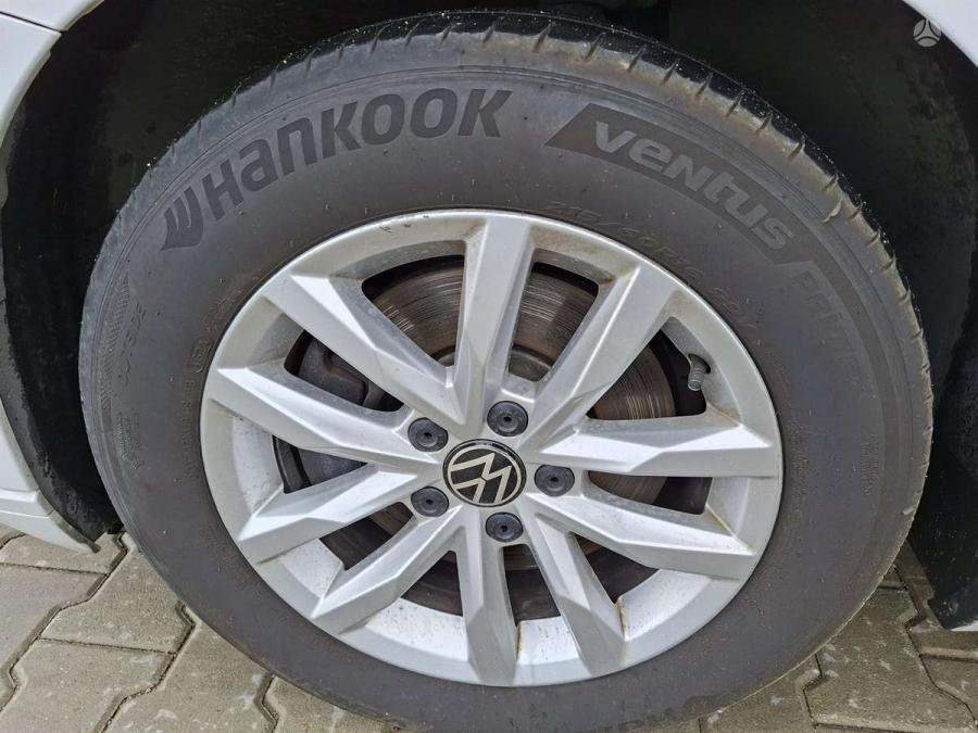 White Volkswagen Passat 2021 in Vilnius, with an engine capacity of 2.00 L and mileage of 230 thousand km for 13600 €, photo 23 on AUTOMOTO.COM.LV