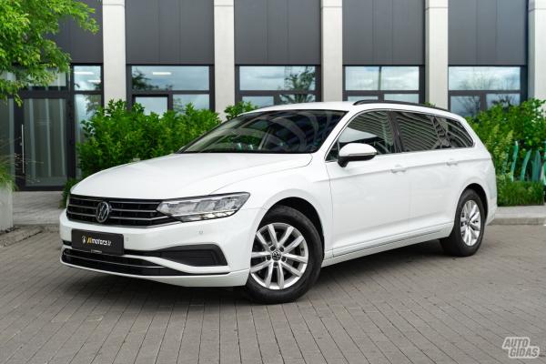 White Volkswagen Passat 2021 in Vilnius, with an engine capacity of 1.50 L and mileage of 141 thousand km for 15500 €, photo 1 on AUTOMOTO.COM.LV