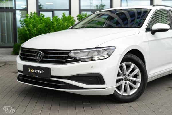 White Volkswagen Passat 2021 in Vilnius, with an engine capacity of 1.50 L and mileage of 141 thousand km for 15500 €, photo 2 on AUTOMOTO.COM.LV