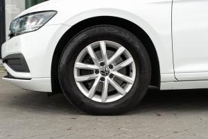White Volkswagen Passat 2021 in Vilnius, with an engine capacity of 1.50 L and mileage of 141 thousand km for 15500 €, photo 7 on AUTOMOTO.COM.LV