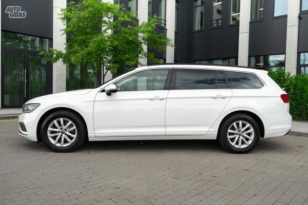 White Volkswagen Passat 2021 in Vilnius, with an engine capacity of 1.50 L and mileage of 141 thousand km for 15500 €, photo 7 on AUTOMOTO.COM.LV