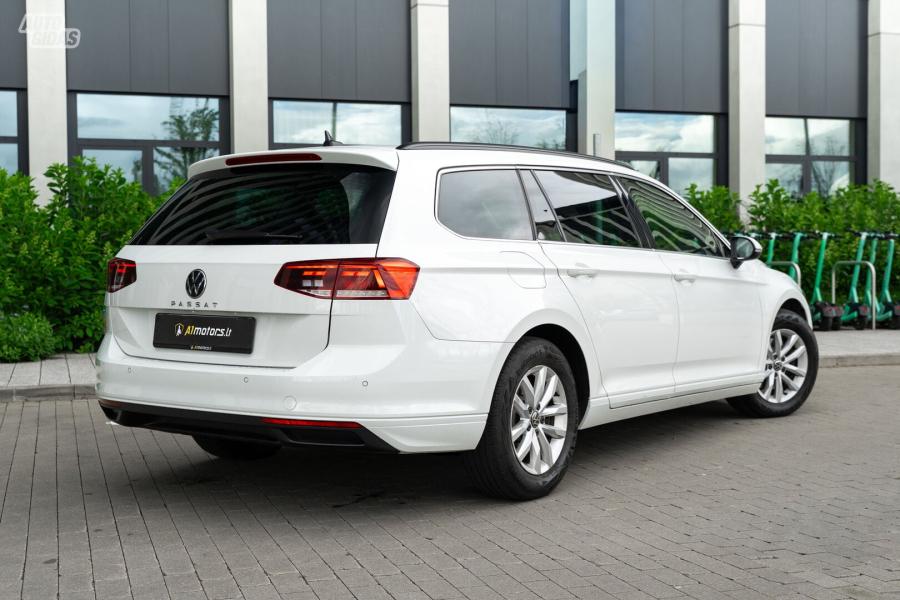White Volkswagen Passat 2021 in Vilnius, with an engine capacity of 1.50 L and mileage of 141 thousand km for 15500 €, photo 9 on AUTOMOTO.COM.LV