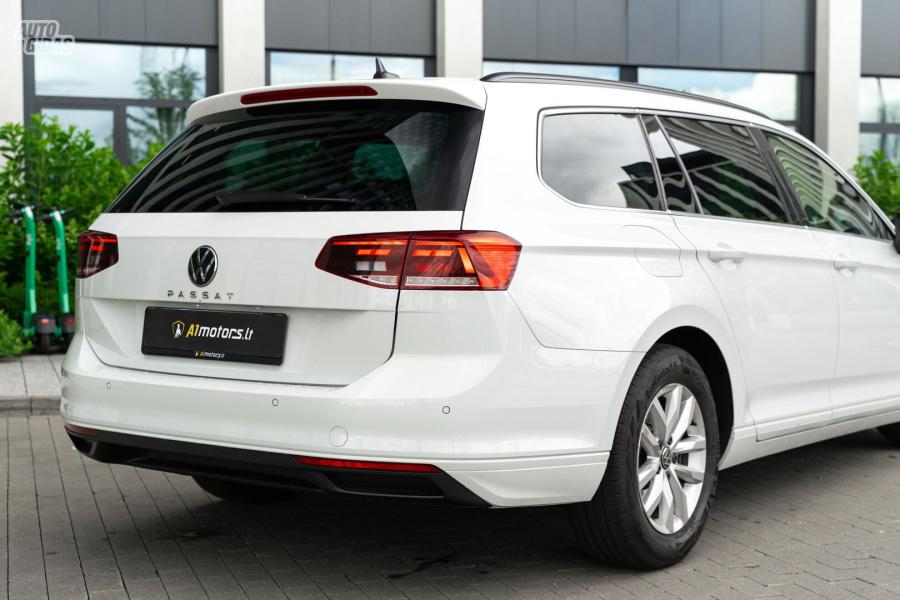 White Volkswagen Passat 2021 in Vilnius, with an engine capacity of 1.50 L and mileage of 141 thousand km for 15500 €, photo 10 on AUTOMOTO.COM.LV