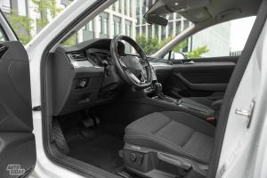 White Volkswagen Passat 2021 in Vilnius, with an engine capacity of 1.50 L and mileage of 141 thousand km for 15500 €, photo 15 on AUTOMOTO.COM.LV