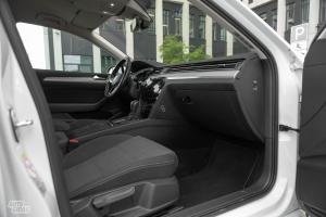 White Volkswagen Passat 2021 in Vilnius, with an engine capacity of 1.50 L and mileage of 141 thousand km for 15500 €, photo 17 on AUTOMOTO.COM.LV