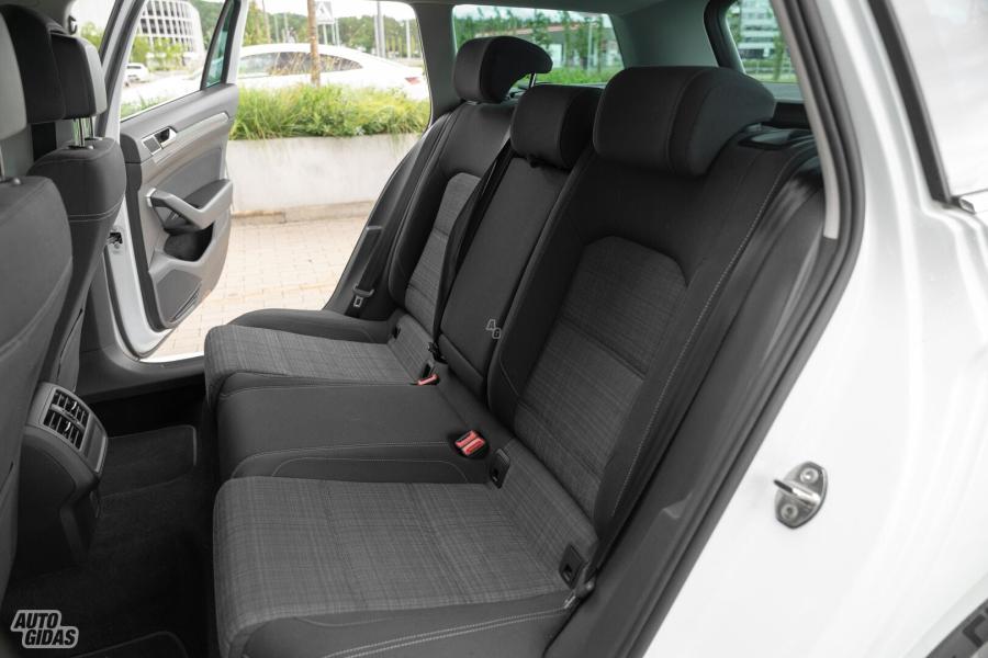White Volkswagen Passat 2021 in Vilnius, with an engine capacity of 1.50 L and mileage of 141 thousand km for 15500 €, photo 18 on AUTOMOTO.COM.LV