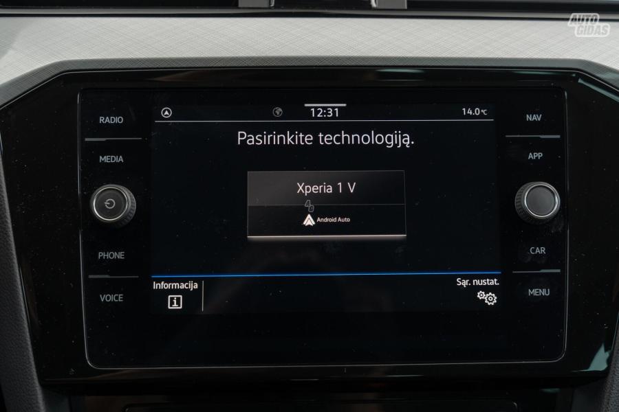 White Volkswagen Passat 2021 in Vilnius, with an engine capacity of 1.50 L and mileage of 141 thousand km for 15500 €, photo 28 on AUTOMOTO.COM.LV