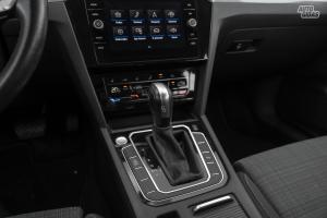 White Volkswagen Passat 2021 in Vilnius, with an engine capacity of 1.50 L and mileage of 141 thousand km for 15500 €, photo 31 on AUTOMOTO.COM.LV