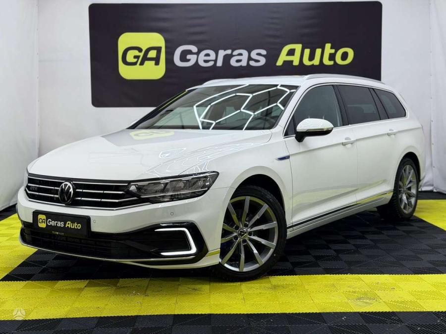 White Volkswagen Passat 2021 in Vilnius, with an engine capacity of 1.40 L and mileage of 156 thousand km for 20390 €, photo 1 on AUTOMOTO.COM.LV