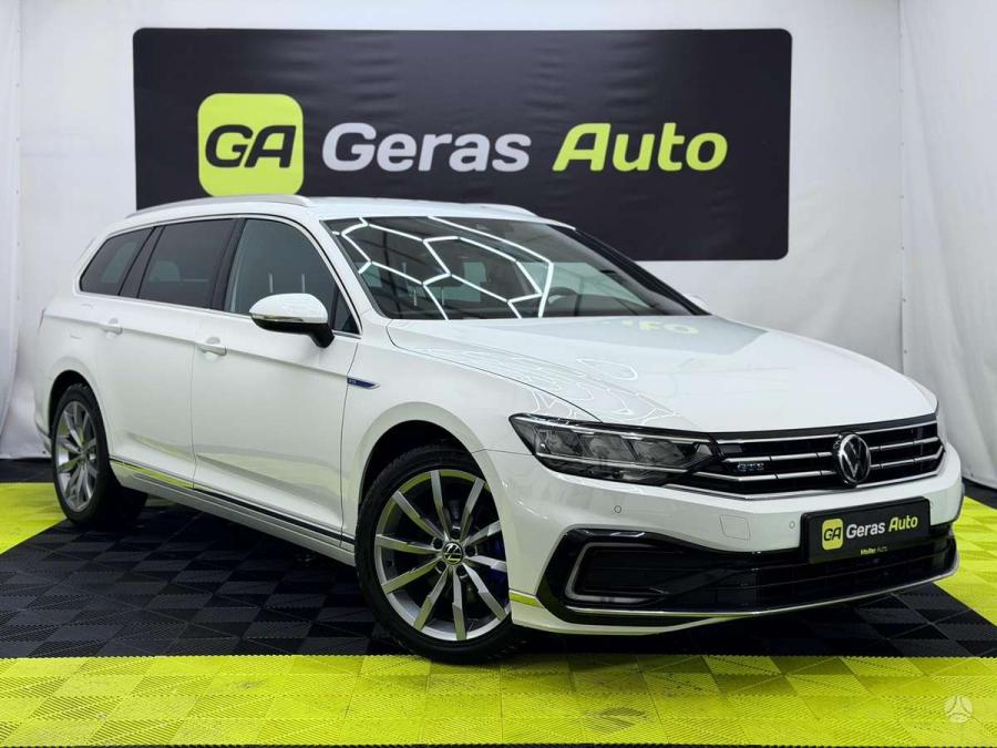White Volkswagen Passat 2021 in Vilnius, with an engine capacity of 1.40 L and mileage of 156 thousand km for 20390 €, photo 4 on AUTOMOTO.COM.LV