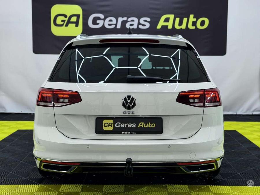 White Volkswagen Passat 2021 in Vilnius, with an engine capacity of 1.40 L and mileage of 156 thousand km for 20390 €, photo 6 on AUTOMOTO.COM.LV