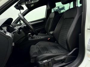 White Volkswagen Passat 2021 in Vilnius, with an engine capacity of 1.40 L and mileage of 156 thousand km for 20390 €, photo 11 on AUTOMOTO.COM.LV