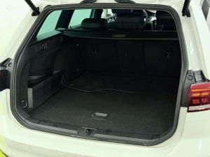 White Volkswagen Passat 2021 in Vilnius, with an engine capacity of 1.40 L and mileage of 156 thousand km for 20390 €, photo 14 on AUTOMOTO.COM.LV