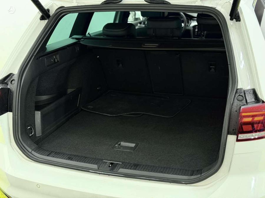 White Volkswagen Passat 2021 in Vilnius, with an engine capacity of 1.40 L and mileage of 156 thousand km for 20390 €, photo 14 on AUTOMOTO.COM.LV