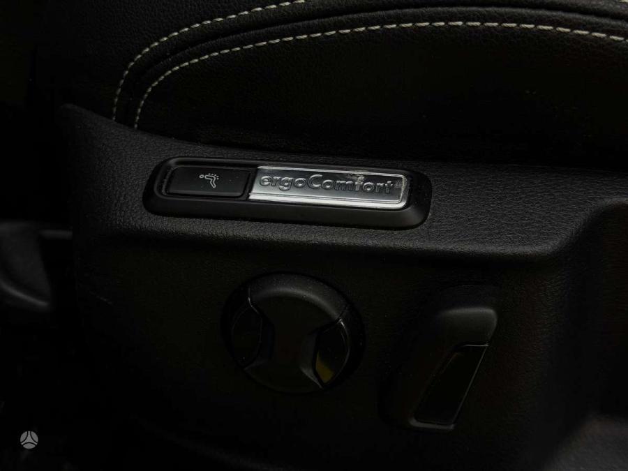 White Volkswagen Passat 2021 in Vilnius, with an engine capacity of 1.40 L and mileage of 156 thousand km for 20390 €, photo 21 on AUTOMOTO.COM.LV