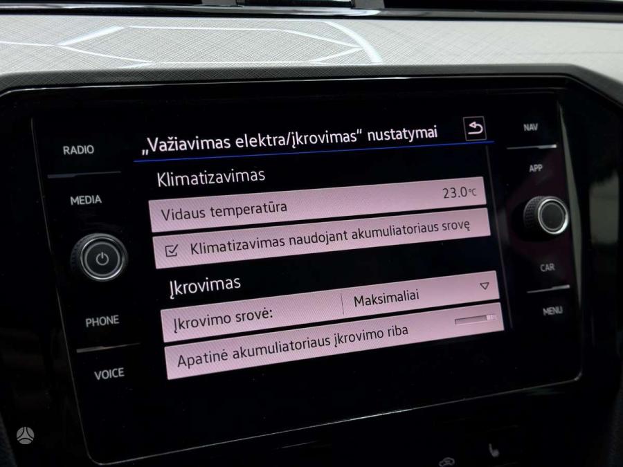 White Volkswagen Passat 2021 in Vilnius, with an engine capacity of 1.40 L and mileage of 156 thousand km for 20390 €, photo 25 on AUTOMOTO.COM.LV