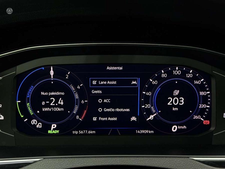 White Volkswagen Passat 2021 in Vilnius, with an engine capacity of 1.40 L and mileage of 156 thousand km for 20390 €, photo 30 on AUTOMOTO.COM.LV
