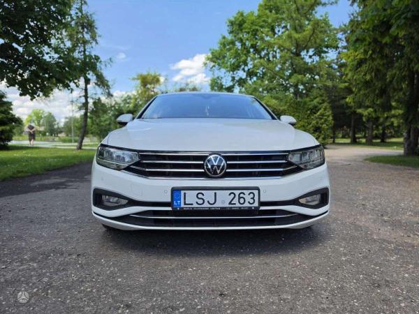 White Volkswagen Passat 2021 in Kaunas, with an engine capacity of 1.50 L and mileage of 185 thousand km for 14300 €, photo 1 on AUTOMOTO.COM.LV