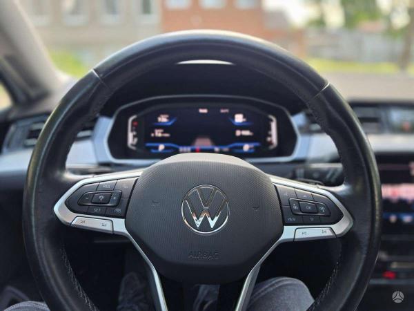 White Volkswagen Passat 2021 in Kaunas, with an engine capacity of 1.50 L and mileage of 185 thousand km for 14300 €, photo 6 on AUTOMOTO.COM.LV