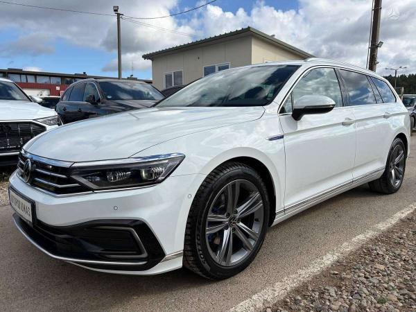 Balts Volkswagen Passat 2021 Viļņa, ar dzinēja tilpumu 1.40 L un nobraukumu 177 tūkst. km par 16900 €, foto 1 vietnē AUTOMOTO.COM.LV