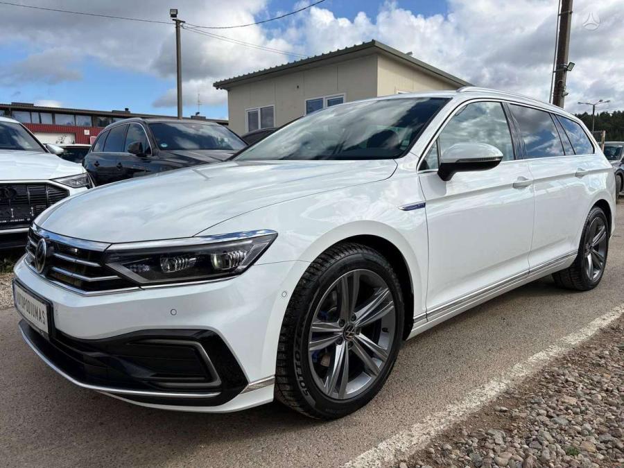 Balts Volkswagen Passat 2021 Viļņa, ar dzinēja tilpumu 1.40 L un nobraukumu 177 tūkst. km par 16900 €, foto 1 vietnē AUTOMOTO.COM.LV