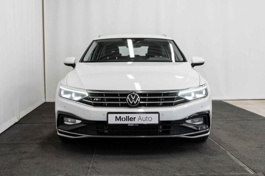 White Volkswagen Passat 2021 in Tallinn, with an engine capacity of 2.00 L and mileage of 139 thousand km for 23900 €, photo 3 on AUTOMOTO.COM.LV