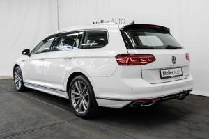 White Volkswagen Passat 2021 in Tallinn, with an engine capacity of 2.00 L and mileage of 139 thousand km for 23900 €, photo 4 on AUTOMOTO.COM.LV