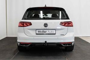 White Volkswagen Passat 2021 in Tallinn, with an engine capacity of 2.00 L and mileage of 139 thousand km for 23900 €, photo 6 on AUTOMOTO.COM.LV