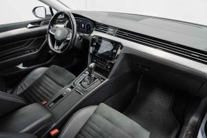 White Volkswagen Passat 2021 in Tallinn, with an engine capacity of 2.00 L and mileage of 139 thousand km for 23900 €, photo 8 on AUTOMOTO.COM.LV