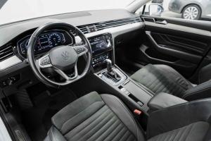 White Volkswagen Passat 2021 in Tallinn, with an engine capacity of 2.00 L and mileage of 139 thousand km for 23900 €, photo 9 on AUTOMOTO.COM.LV