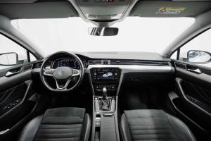 White Volkswagen Passat 2021 in Tallinn, with an engine capacity of 2.00 L and mileage of 139 thousand km for 23900 €, photo 10 on AUTOMOTO.COM.LV