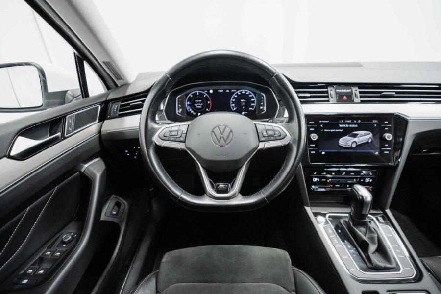 White Volkswagen Passat 2021 in Tallinn, with an engine capacity of 2.00 L and mileage of 139 thousand km for 23900 €, photo 11 on AUTOMOTO.COM.LV