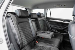 White Volkswagen Passat 2021 in Tallinn, with an engine capacity of 2.00 L and mileage of 139 thousand km for 23900 €, photo 14 on AUTOMOTO.COM.LV