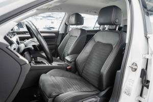 White Volkswagen Passat 2021 in Tallinn, with an engine capacity of 2.00 L and mileage of 139 thousand km for 23900 €, photo 15 on AUTOMOTO.COM.LV