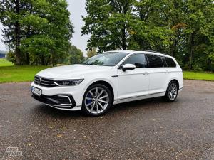 Balts Volkswagen Passat 2021 Viļņa, ar dzinēja tilpumu 1.40 L un nobraukumu 161 tūkst. km par 14300 €, foto  vietnē AUTOMOTO.COM.LV