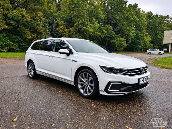 White Volkswagen Passat 2021 in Vilnius, with an engine capacity of 1.40 L and mileage of 161 thousand km for 14300 €, photo 3 on AUTOMOTO.COM.LV