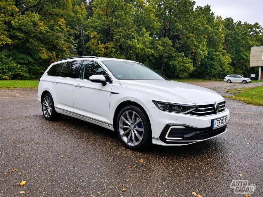 White Volkswagen Passat 2021 in Vilnius, with an engine capacity of 1.40 L and mileage of 161 thousand km for 14300 €, photo 3 on AUTOMOTO.COM.LV