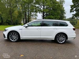White Volkswagen Passat 2021 in Vilnius, with an engine capacity of 1.40 L and mileage of 161 thousand km for 14300 €, photo 5 on AUTOMOTO.COM.LV
