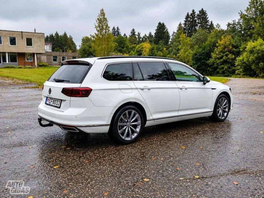 White Volkswagen Passat 2021 in Vilnius, with an engine capacity of 1.40 L and mileage of 161 thousand km for 14300 €, photo 9 on AUTOMOTO.COM.LV