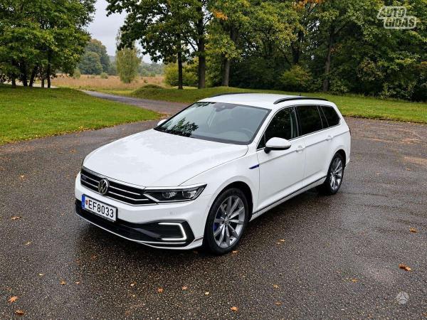 White Volkswagen Passat 2021 in Vilnius, with an engine capacity of 1.40 L and mileage of 161 thousand km for 14300 €, photo 10 on AUTOMOTO.COM.LV