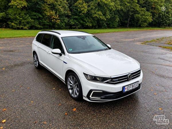 White Volkswagen Passat 2021 in Vilnius, with an engine capacity of 1.40 L and mileage of 161 thousand km for 14300 €, photo 11 on AUTOMOTO.COM.LV