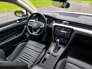 White Volkswagen Passat 2021 in Vilnius, with an engine capacity of 1.40 L and mileage of 161 thousand km for 14300 €, photo 17 on AUTOMOTO.COM.LV
