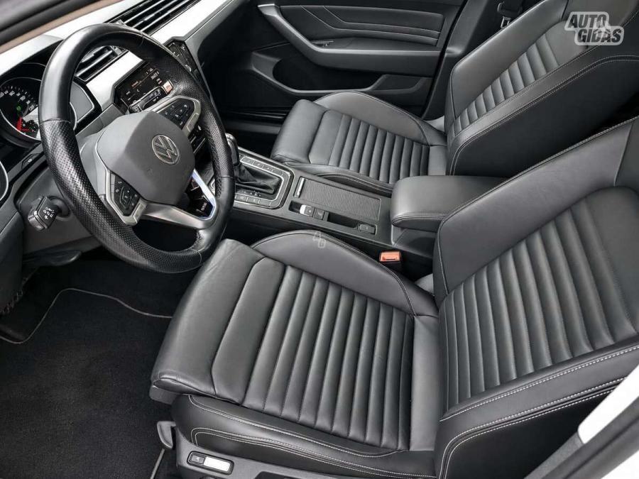 White Volkswagen Passat 2021 in Vilnius, with an engine capacity of 1.40 L and mileage of 161 thousand km for 14300 €, photo 18 on AUTOMOTO.COM.LV