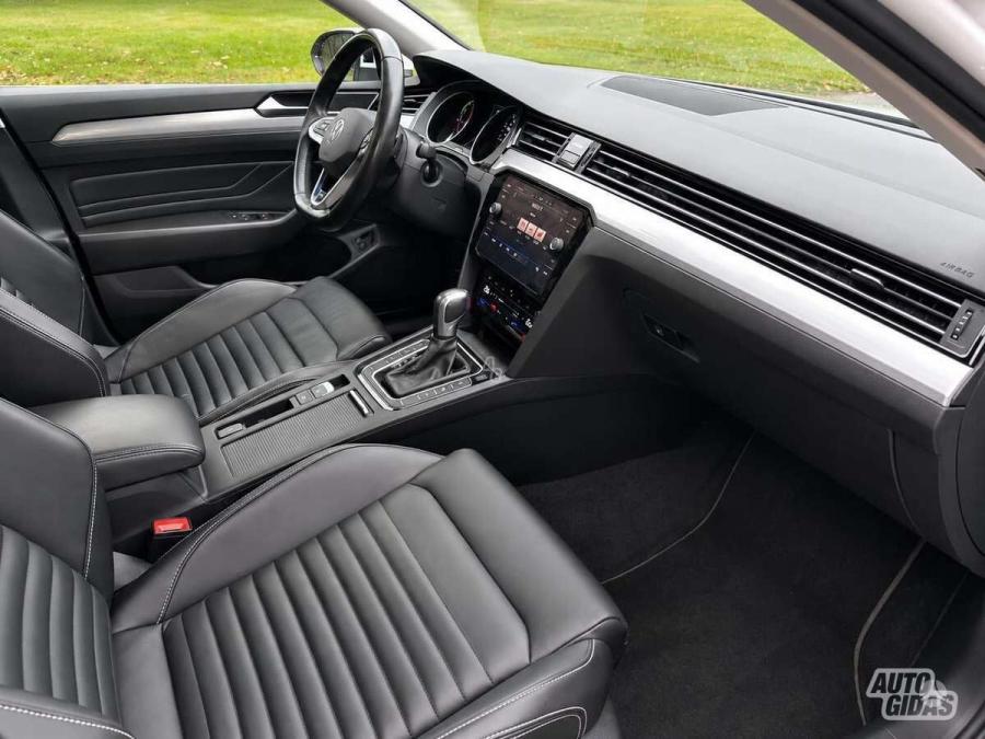White Volkswagen Passat 2021 in Vilnius, with an engine capacity of 1.40 L and mileage of 161 thousand km for 14300 €, photo 19 on AUTOMOTO.COM.LV