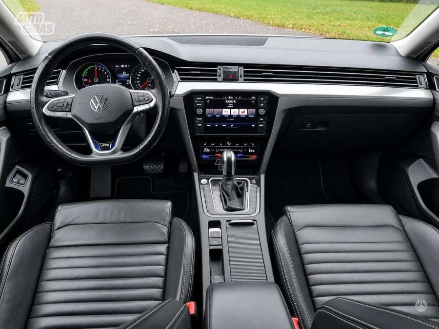 White Volkswagen Passat 2021 in Vilnius, with an engine capacity of 1.40 L and mileage of 161 thousand km for 14300 €, photo 20 on AUTOMOTO.COM.LV