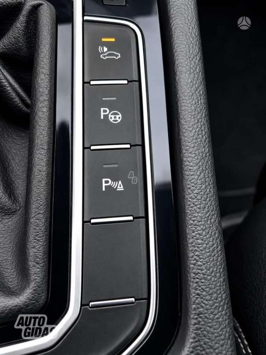 White Volkswagen Passat 2021 in Vilnius, with an engine capacity of 1.40 L and mileage of 161 thousand km for 14300 €, photo 32 on AUTOMOTO.COM.LV