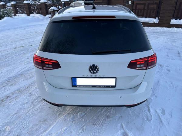 White Volkswagen Passat 2022 in Kaunas, with an engine capacity of 1.50 L and mileage of 96 thousand km for 19300 €, photo 2 on AUTOMOTO.COM.LV